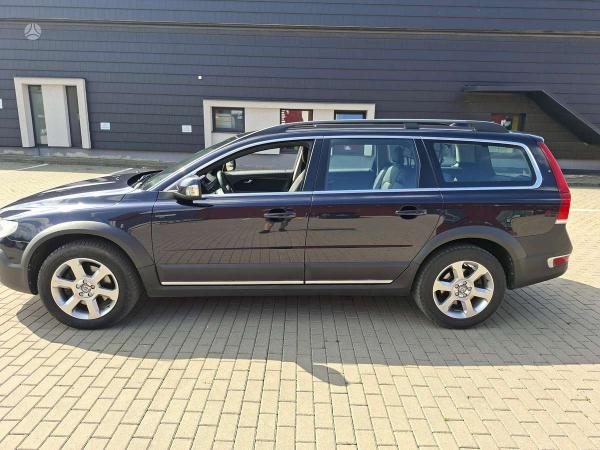 Violet Volvo XC70 2016 in Kaunas, with an engine capacity of 2.40 L and mileage of 288 thousand km for 12850 €, photo 8 on AUTOMOTO.COM.LV