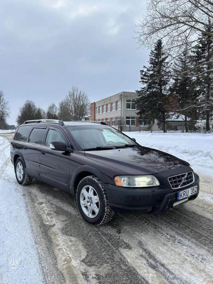 Violets Volvo XC70 2006 Viļņa, ar dzinēja tilpumu 2.40 L un nobraukumu 375 tūkst. km par 2850 €, foto 1 vietnē AUTOMOTO.COM.LV