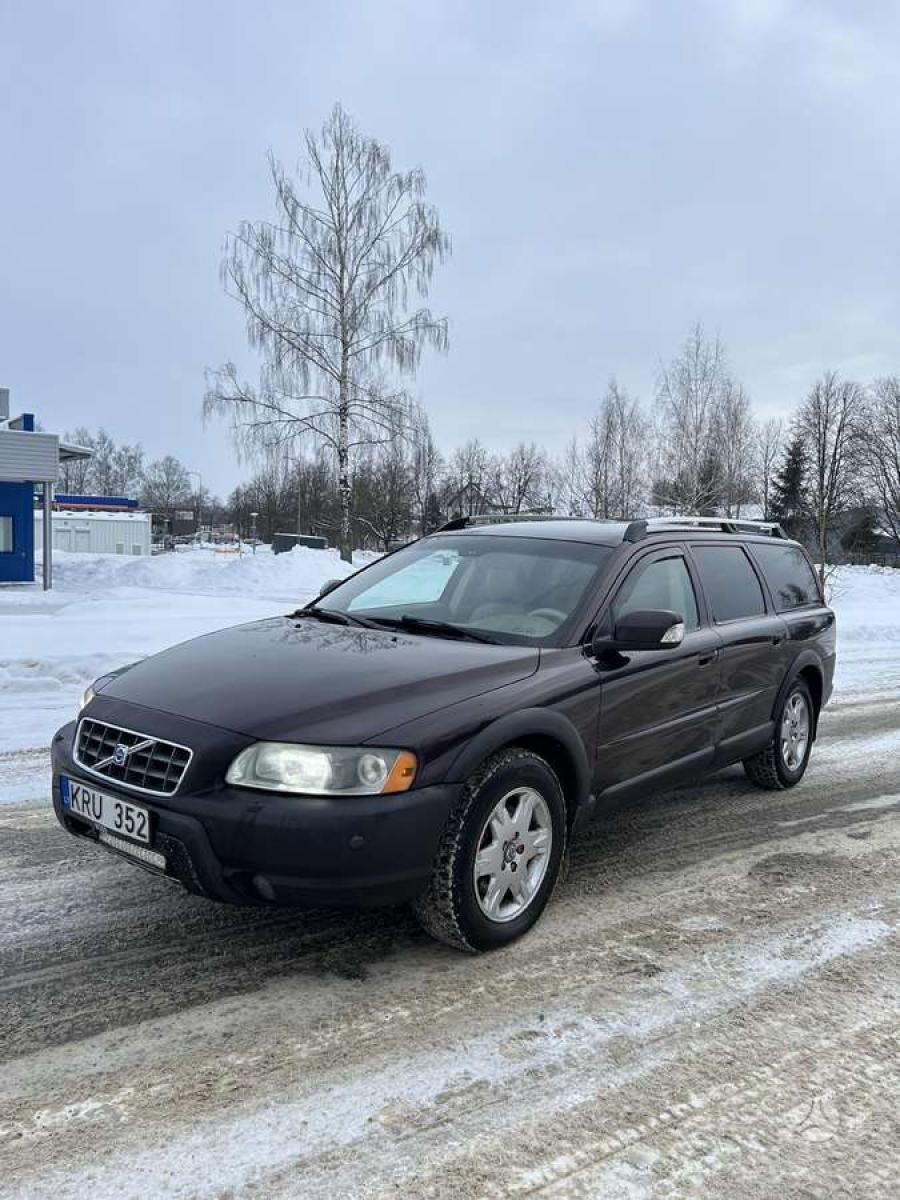 Violets Volvo XC70 2006 Viļņa, ar dzinēja tilpumu 2.40 L un nobraukumu 375 tūkst. km par 2850 €, foto 2 vietnē AUTOMOTO.COM.LV