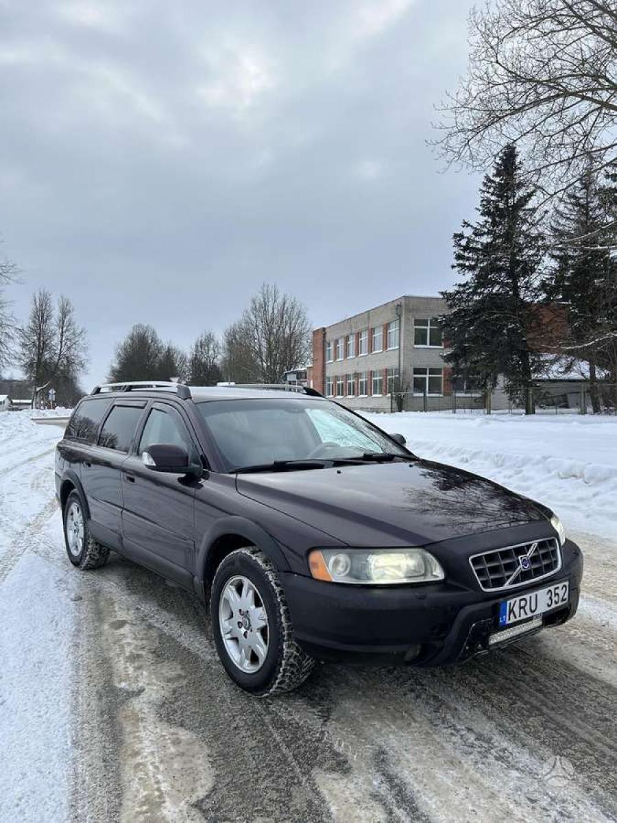 Violets Volvo XC70 2006 Viļņa, ar dzinēja tilpumu 2.40 L un nobraukumu 375 tūkst. km par 2850 €, foto 4 vietnē AUTOMOTO.COM.LV