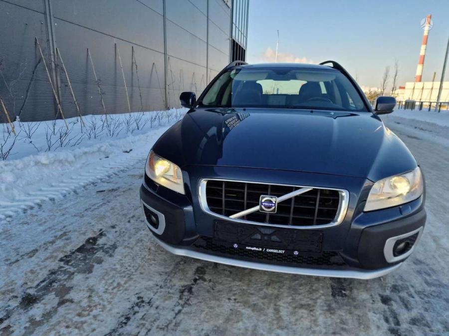 Violet Volvo XC70 2009 in Vilnius, with an engine capacity of 2.40 L and mileage of 259 thousand km for 6790 €, photo 2 on AUTOMOTO.COM.LV