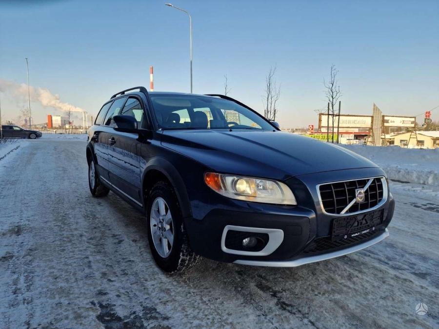 Violet Volvo XC70 2009 in Vilnius, with an engine capacity of 2.40 L and mileage of 259 thousand km for 6790 €, photo 5 on AUTOMOTO.COM.LV