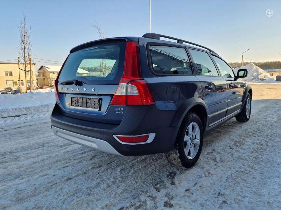 Violet Volvo XC70 2009 in Vilnius, with an engine capacity of 2.40 L and mileage of 259 thousand km for 6790 €, photo 6 on AUTOMOTO.COM.LV