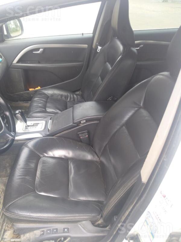 Balts Volvo XC70 2011 Aizkraukle, ar dzinēja tilpumu 2.40 L un nobraukumu 404 tūkst. km par 5700 €, foto 5 vietnē AUTOMOTO.COM.LV