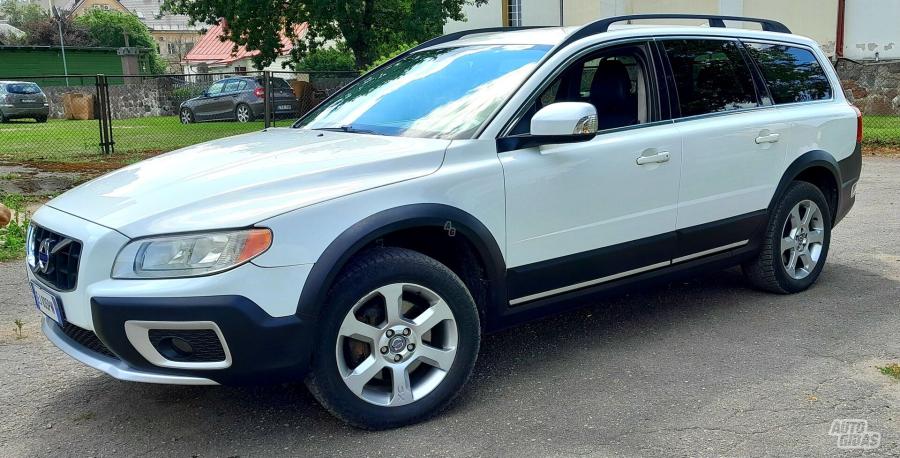 White Volvo XC70 2011 in Vilnius, with an engine capacity of 2.40 L and mileage of 373 thousand km for 6200 €, photo 3 on AUTOMOTO.COM.LV