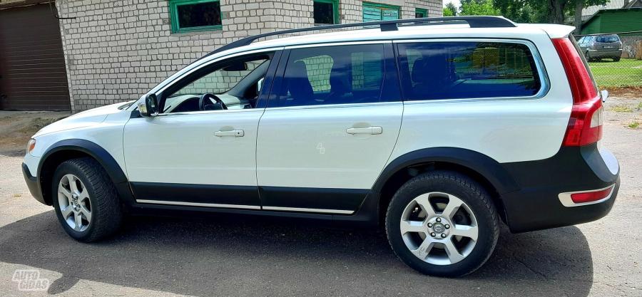 White Volvo XC70 2011 in Vilnius, with an engine capacity of 2.40 L and mileage of 373 thousand km for 6200 €, photo 4 on AUTOMOTO.COM.LV