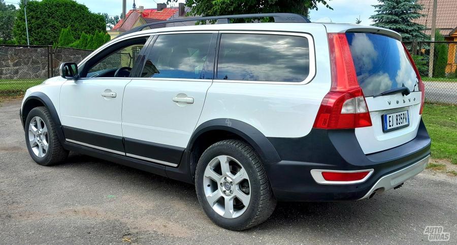 White Volvo XC70 2011 in Vilnius, with an engine capacity of 2.40 L and mileage of 373 thousand km for 6200 €, photo 5 on AUTOMOTO.COM.LV