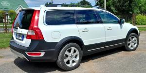 White Volvo XC70 2011 in Vilnius, with an engine capacity of 2.40 L and mileage of 373 thousand km for 6200 €, photo 8 on AUTOMOTO.COM.LV