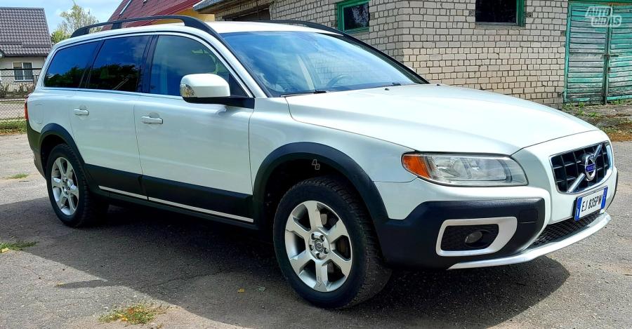 White Volvo XC70 2011 in Vilnius, with an engine capacity of 2.40 L and mileage of 373 thousand km for 6200 €, photo 10 on AUTOMOTO.COM.LV