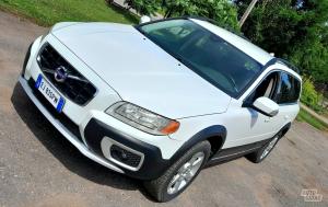 White Volvo XC70 2011 in Vilnius, with an engine capacity of 2.40 L and mileage of 373 thousand km for 6200 €, photo 13 on AUTOMOTO.COM.LV