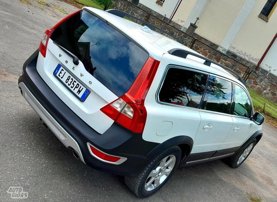 White Volvo XC70 2011 in Vilnius, with an engine capacity of 2.40 L and mileage of 373 thousand km for 6200 €, photo 14 on AUTOMOTO.COM.LV