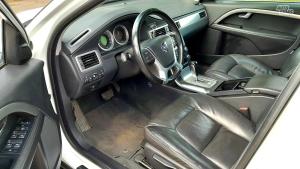White Volvo XC70 2011 in Vilnius, with an engine capacity of 2.40 L and mileage of 373 thousand km for 6200 €, photo 17 on AUTOMOTO.COM.LV