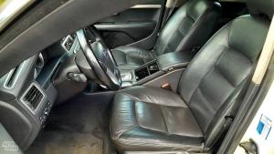 White Volvo XC70 2011 in Vilnius, with an engine capacity of 2.40 L and mileage of 373 thousand km for 6200 €, photo 18 on AUTOMOTO.COM.LV
