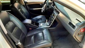 White Volvo XC70 2011 in Vilnius, with an engine capacity of 2.40 L and mileage of 373 thousand km for 6200 €, photo 19 on AUTOMOTO.COM.LV