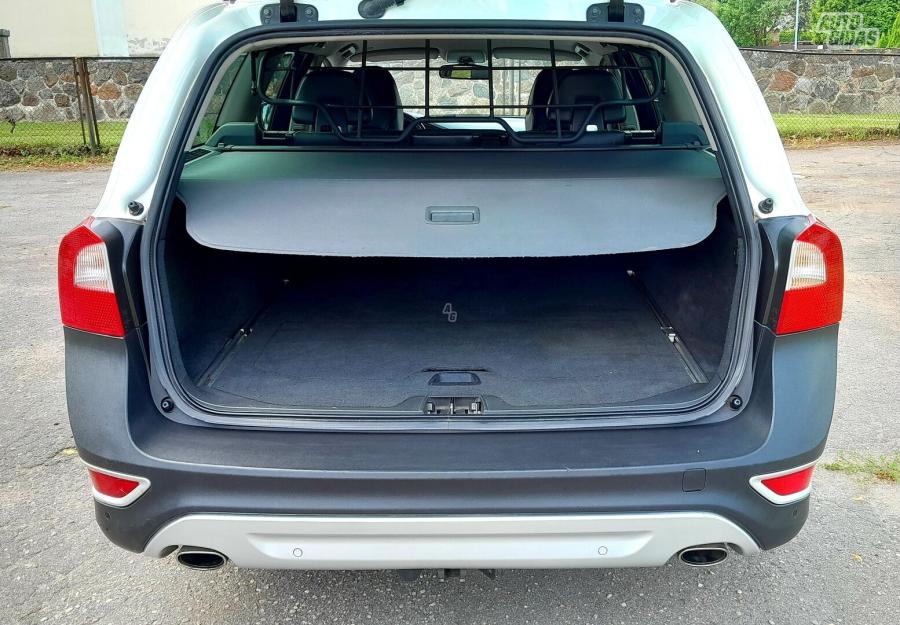White Volvo XC70 2011 in Vilnius, with an engine capacity of 2.40 L and mileage of 373 thousand km for 6200 €, photo 26 on AUTOMOTO.COM.LV