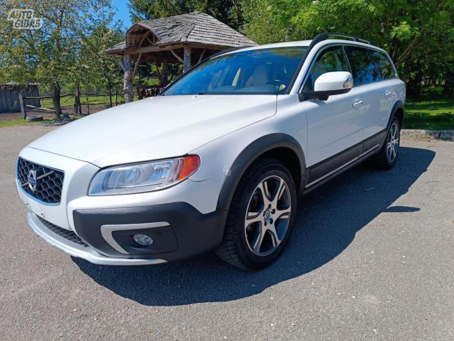 White Volvo XC70 2015 in Siauliai, with an engine capacity of 3.00 L and mileage of 201 thousand km for 13325 €, photo 2 on AUTOMOTO.COM.LV