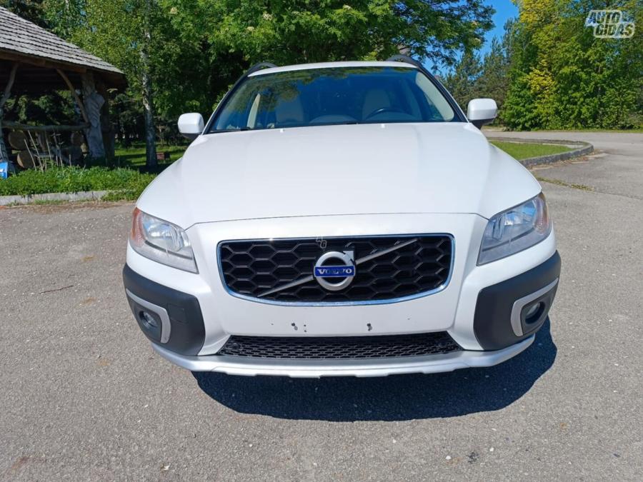 White Volvo XC70 2015 in Siauliai, with an engine capacity of 3.00 L and mileage of 201 thousand km for 13325 €, photo 3 on AUTOMOTO.COM.LV