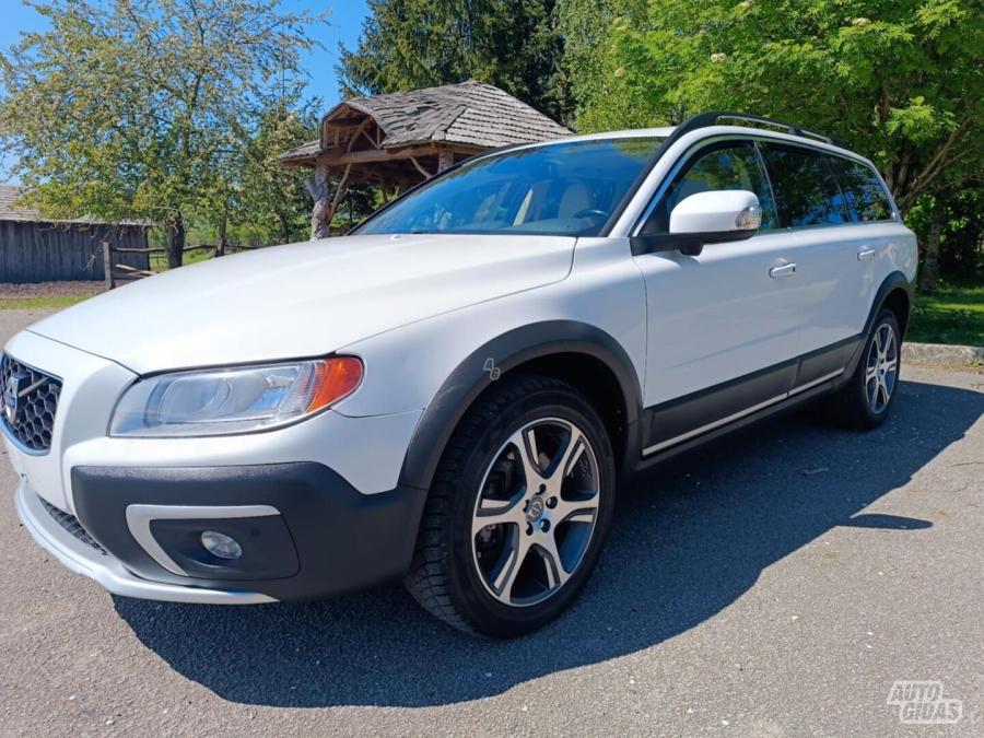 White Volvo XC70 2015 in Siauliai, with an engine capacity of 3.00 L and mileage of 201 thousand km for 13325 €, photo 4 on AUTOMOTO.COM.LV