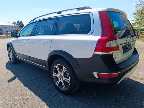 White Volvo XC70 2015 in Siauliai, with an engine capacity of 3.00 L and mileage of 201 thousand km for 13325 €, photo 7 on AUTOMOTO.COM.LV