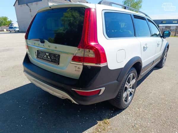White Volvo XC70 2015 in Siauliai, with an engine capacity of 3.00 L and mileage of 201 thousand km for 13325 €, photo 8 on AUTOMOTO.COM.LV