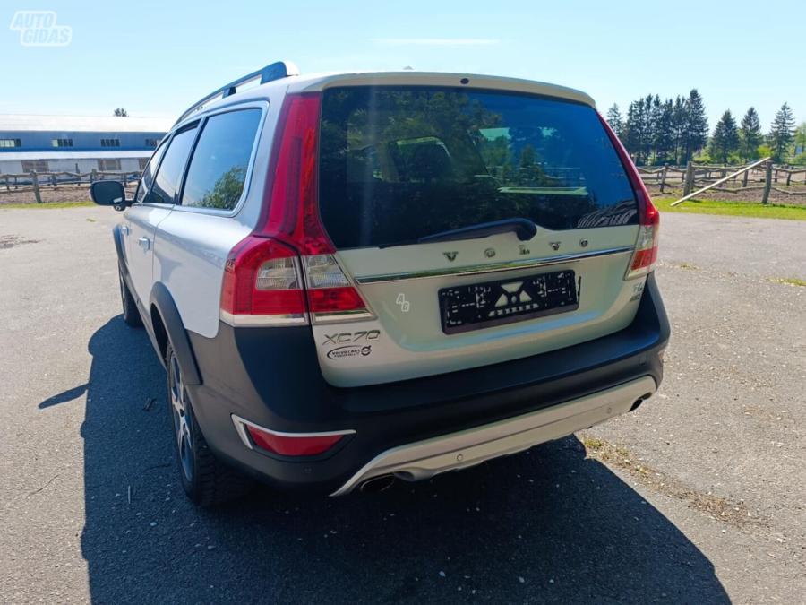 White Volvo XC70 2015 in Siauliai, with an engine capacity of 3.00 L and mileage of 201 thousand km for 13325 €, photo 13 on AUTOMOTO.COM.LV
