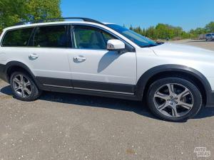 White Volvo XC70 2015 in Siauliai, with an engine capacity of 3.00 L and mileage of 201 thousand km for 13325 €, photo 14 on AUTOMOTO.COM.LV