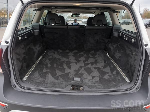 Balts Volvo XC70 2013 Rīga, ar dzinēja tilpumu 2.40 L un nobraukumu 160 tūkst. km par 13800 €, foto 5 vietnē AUTOMOTO.COM.LV