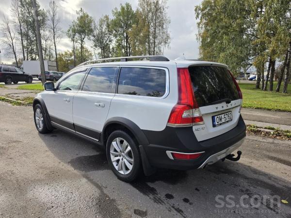 Balts Volvo XC70 2013 Rīga, ar dzinēja tilpumu 2.40 L un nobraukumu 160 tūkst. km par 12950 €, foto 1 vietnē AUTOMOTO.COM.LV