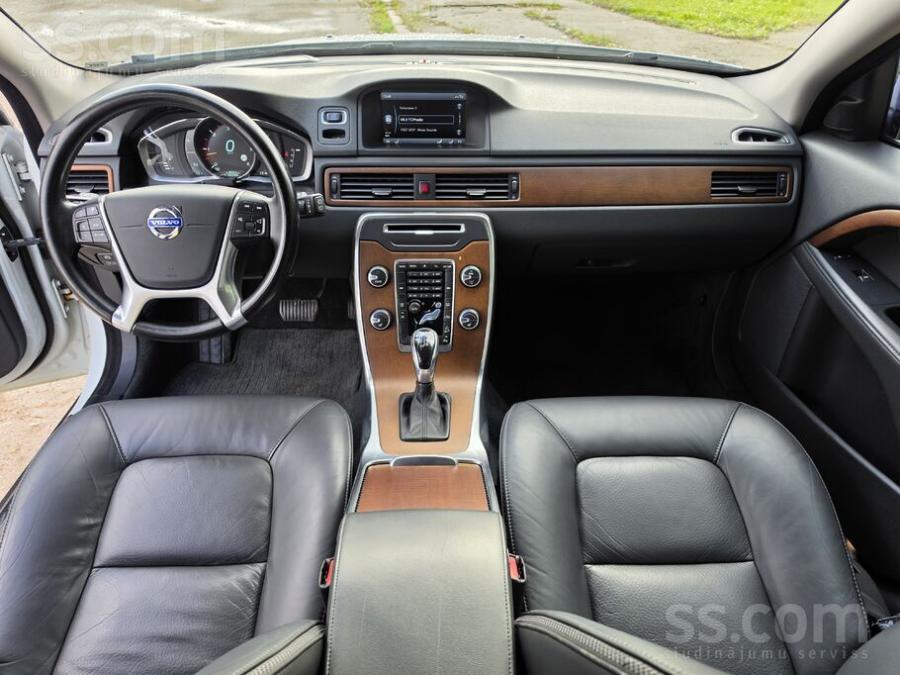 Balts Volvo XC70 2013 Rīga, ar dzinēja tilpumu 2.40 L un nobraukumu 160 tūkst. km par 12950 €, foto 8 vietnē AUTOMOTO.COM.LV