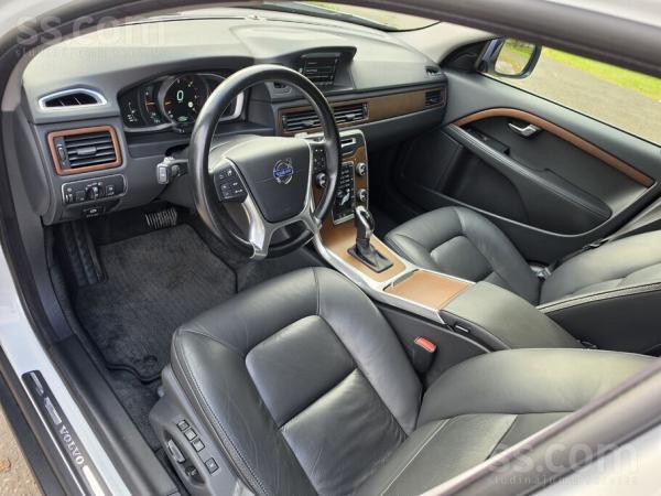Balts Volvo XC70 2013 Rīga, ar dzinēja tilpumu 2.40 L un nobraukumu 160 tūkst. km par 12950 €, foto 9 vietnē AUTOMOTO.COM.LV