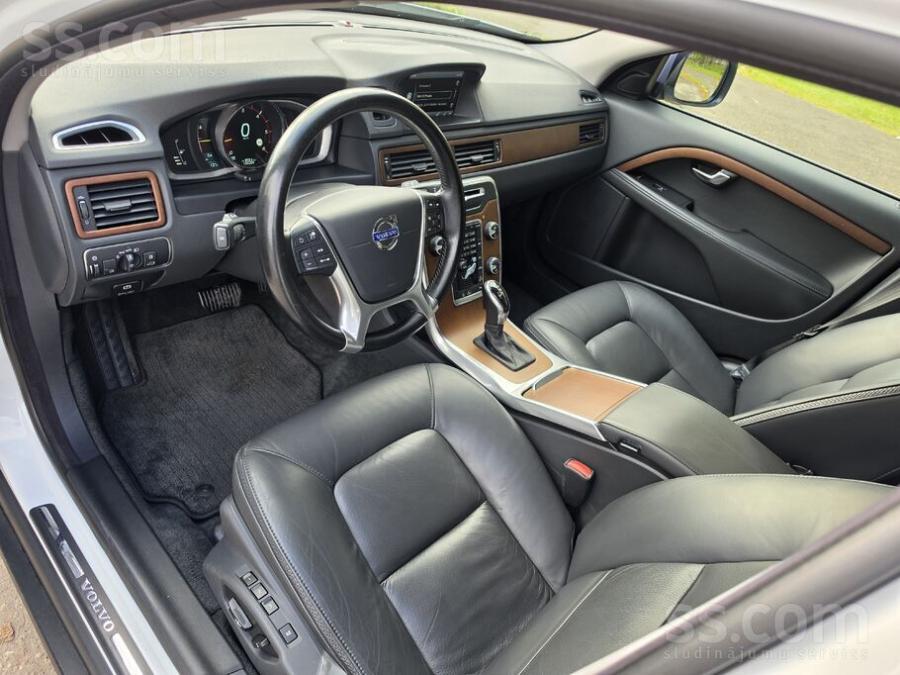 Balts Volvo XC70 2013 Rīga, ar dzinēja tilpumu 2.40 L un nobraukumu 160 tūkst. km par 12950 €, foto 9 vietnē AUTOMOTO.COM.LV