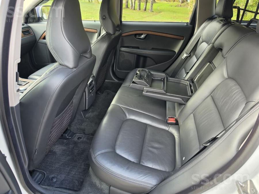 Balts Volvo XC70 2013 Rīga, ar dzinēja tilpumu 2.40 L un nobraukumu 160 tūkst. km par 12950 €, foto 10 vietnē AUTOMOTO.COM.LV