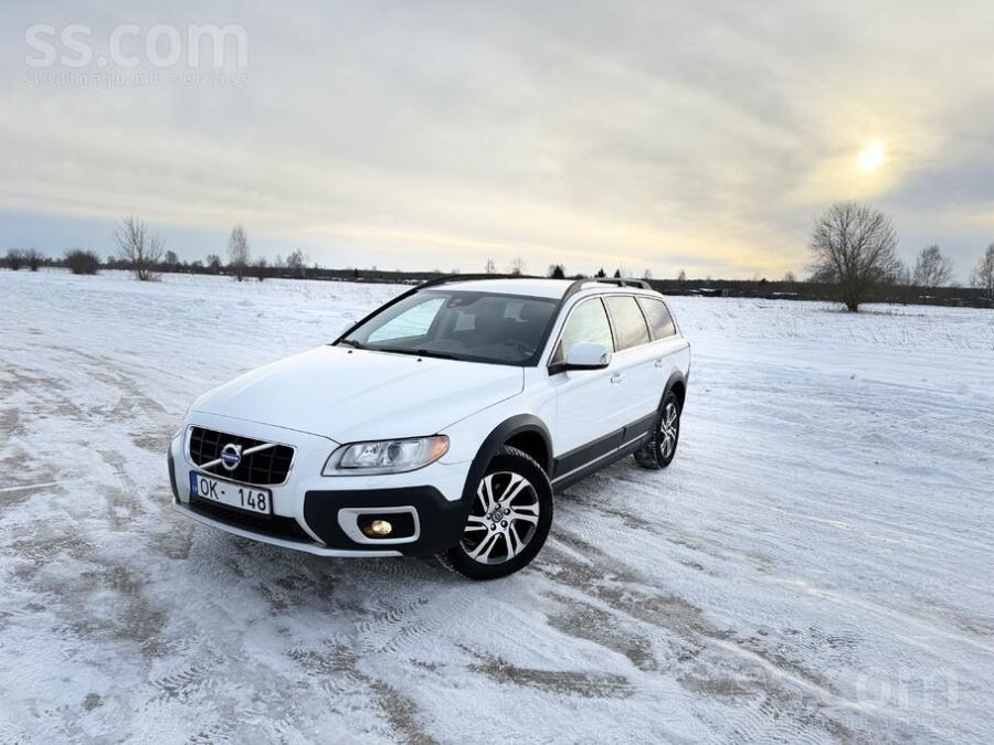 White Volvo XC70 2012 in Riga, with an engine capacity of 2.40 L and mileage of 197 thousand km for 9950 €, photo 1 on AUTOMOTO.COM.LV