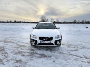 White Volvo XC70 2012 in Riga, with an engine capacity of 2.40 L and mileage of 197 thousand km for 9950 €, photo 3 on AUTOMOTO.COM.LV
