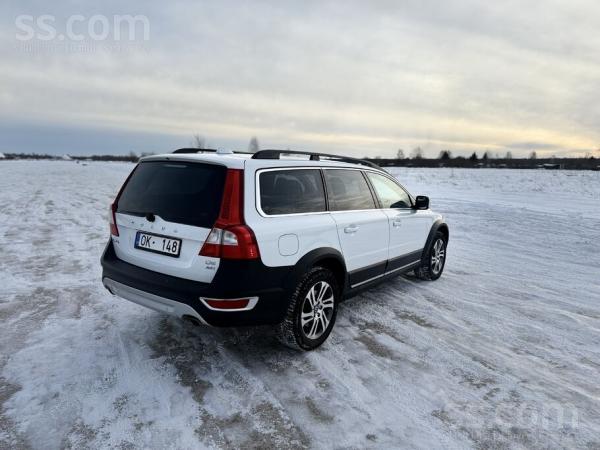 Balts Volvo XC70 2012 Rīga, ar dzinēja tilpumu 2.40 L un nobraukumu 197 tūkst. km par 9950 €, foto 4 vietnē AUTOMOTO.COM.LV