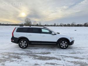 White Volvo XC70 2012 in Riga, with an engine capacity of 2.40 L and mileage of 197 thousand km for 9950 €, photo 8 on AUTOMOTO.COM.LV