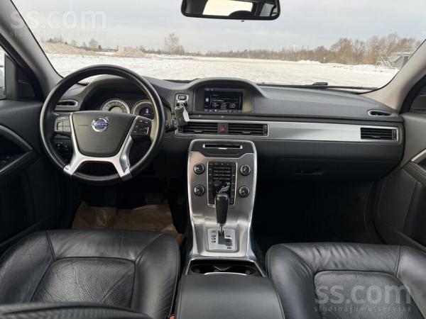 Balts Volvo XC70 2012 Rīga, ar dzinēja tilpumu 2.40 L un nobraukumu 197 tūkst. km par 9950 €, foto 9 vietnē AUTOMOTO.COM.LV
