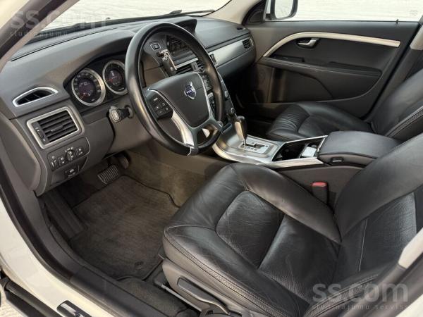Balts Volvo XC70 2012 Rīga, ar dzinēja tilpumu 2.40 L un nobraukumu 197 tūkst. km par 9950 €, foto 10 vietnē AUTOMOTO.COM.LV