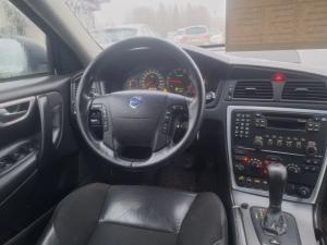 Balts Volvo XC70 2005 Cēsis, ar dzinēja tilpumu 2.40 L un nobraukumu 367 tūkst. km par 1950 €, foto 3 vietnē AUTOMOTO.COM.LV