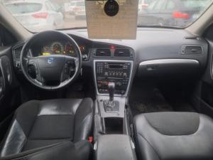 Balts Volvo XC70 2005 Cēsis, ar dzinēja tilpumu 2.40 L un nobraukumu 367 tūkst. km par 1950 €, foto 4 vietnē AUTOMOTO.COM.LV