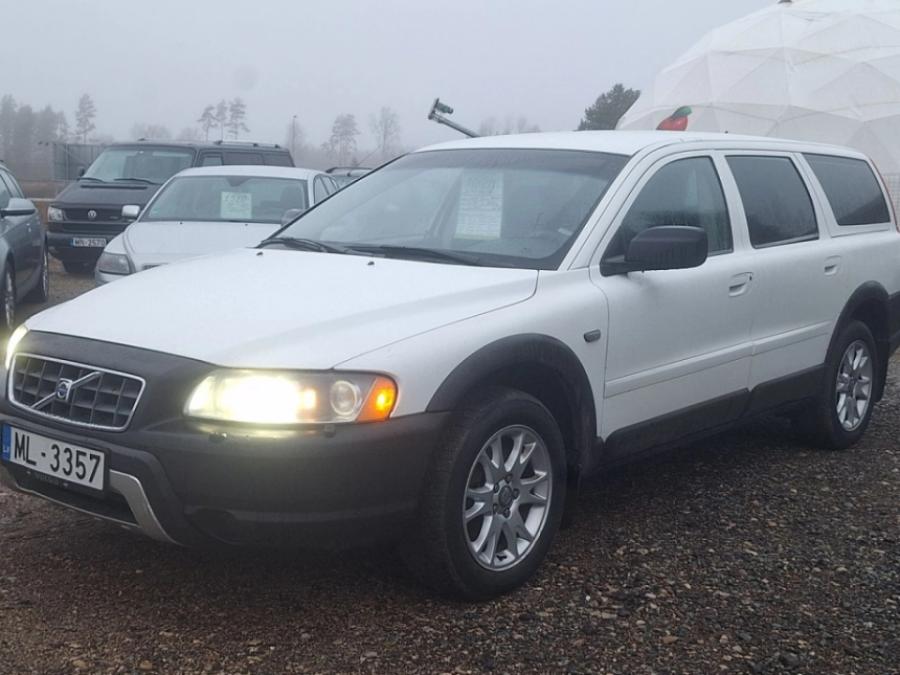 Balts Volvo XC70 2005 Cēsis, ar dzinēja tilpumu 2.40 L un nobraukumu 367 tūkst. km par 1950 €, foto 10 vietnē AUTOMOTO.COM.LV