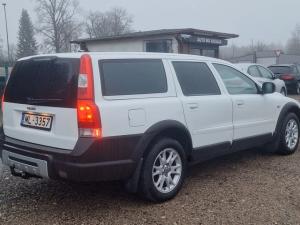 Balts Volvo XC70 2005 Cēsis, ar dzinēja tilpumu 2.40 L un nobraukumu 367 tūkst. km par 1950 €, foto 12 vietnē AUTOMOTO.COM.LV