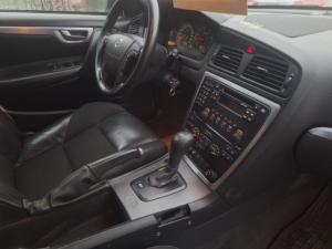 Balts Volvo XC70 2005 Cēsis, ar dzinēja tilpumu 2.40 L un nobraukumu 367 tūkst. km par 1950 €, foto 18 vietnē AUTOMOTO.COM.LV