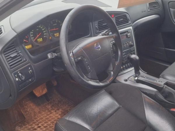 White Volvo XC70 2005 in Riga, with an engine capacity of 2.40 L and mileage of 367 thousand km for 1950 €, photo 8 on AUTOMOTO.COM.LV