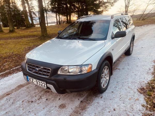 Balts Volvo XC70 2006 Jelgava, ar dzinēja tilpumu 2.40 L un nobraukumu 439 tūkst. km par 2650 €, foto 1 vietnē AUTOMOTO.COM.LV