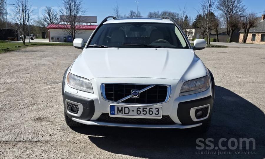 Balts Volvo XC70 2008 Liepāja, ar dzinēja tilpumu 3.20 L un nobraukumu 219 tūkst. km par 5290 €, foto 3 vietnē AUTOMOTO.COM.LV