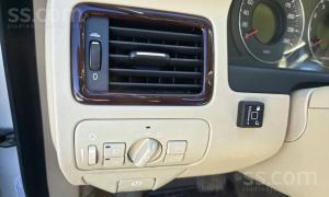 Balts Volvo XC70 2008 Liepāja, ar dzinēja tilpumu 3.20 L un nobraukumu 219 tūkst. km par 5290 €, foto 7 vietnē AUTOMOTO.COM.LV