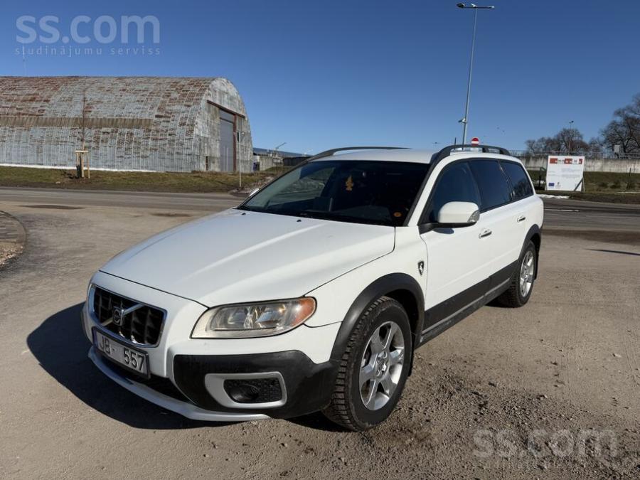 Balts Volvo XC70 2008 Jelgava, ar dzinēja tilpumu 2.40 L un nobraukumu 228 tūkst. km par 5100 €, foto 1 vietnē AUTOMOTO.COM.LV