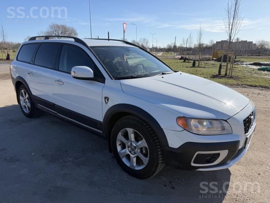 Balts Volvo XC70 2008 Jelgava, ar dzinēja tilpumu 2.40 L un nobraukumu 228 tūkst. km par 5100 €, foto 9 vietnē AUTOMOTO.COM.LV