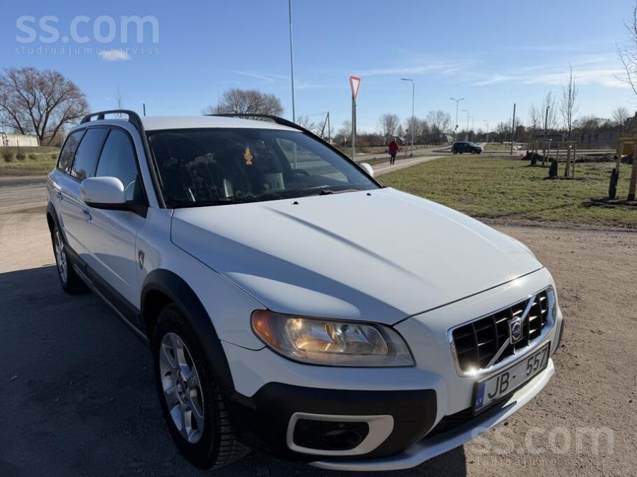 Balts Volvo XC70 2008 Jelgava, ar dzinēja tilpumu 2.40 L un nobraukumu 228 tūkst. km par 5100 €, foto 10 vietnē AUTOMOTO.COM.LV